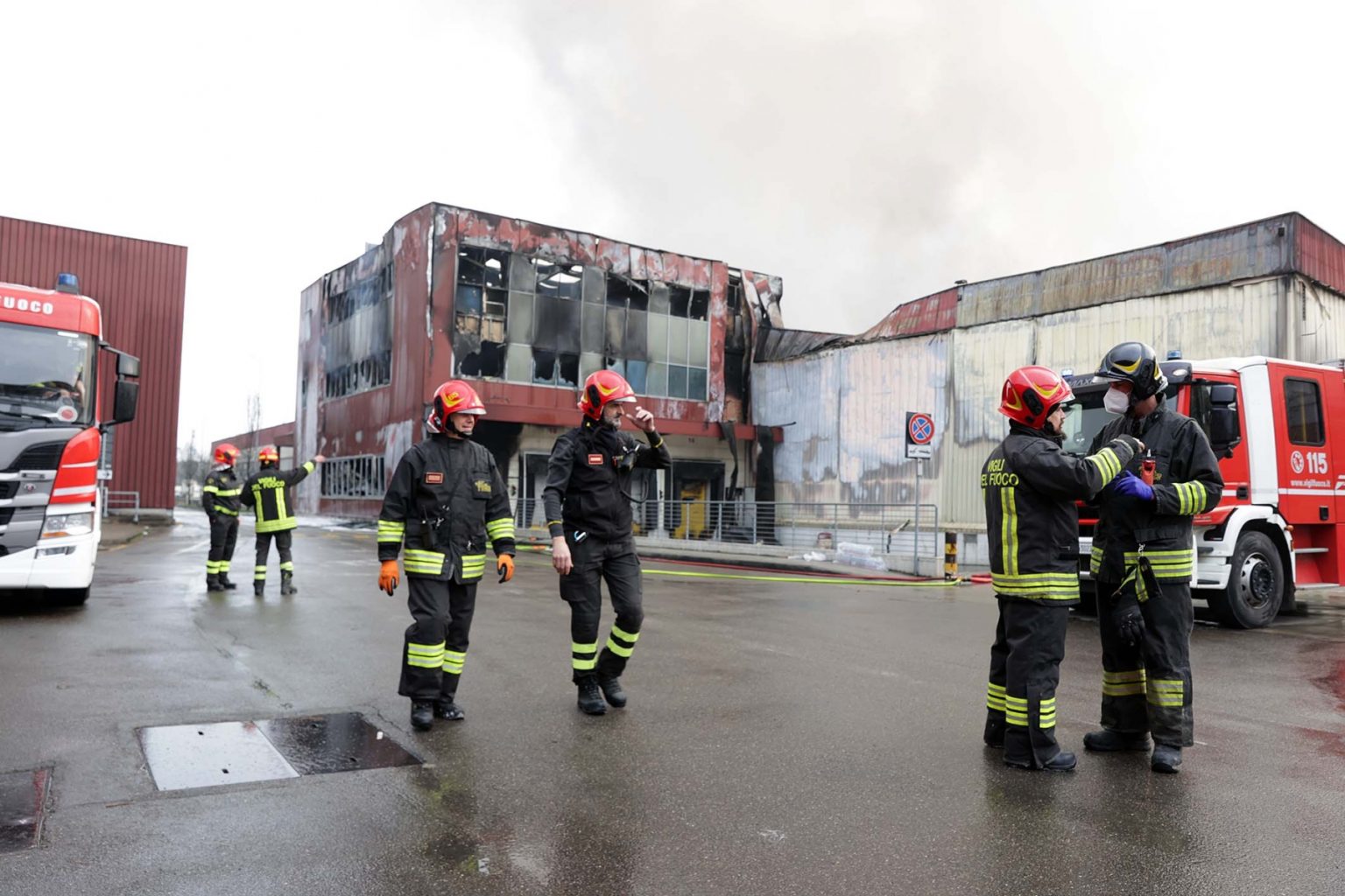 Incendio Inalca, a Reggio Emilia fiamme visibili da chilometri