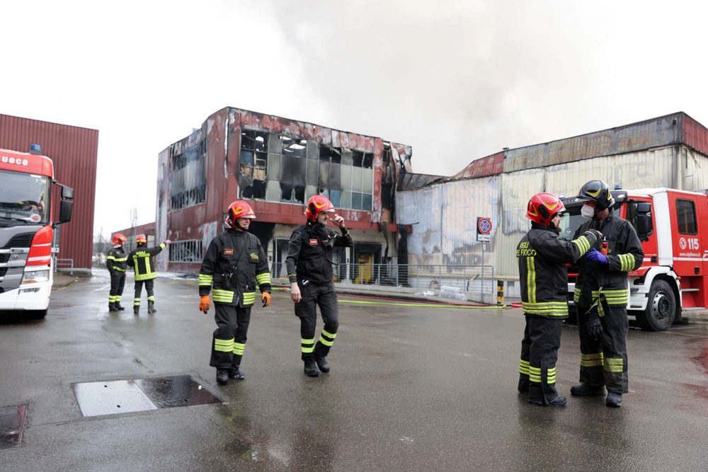Incendio Inalca, a Reggio Emilia fiamme visibili da chilometri
